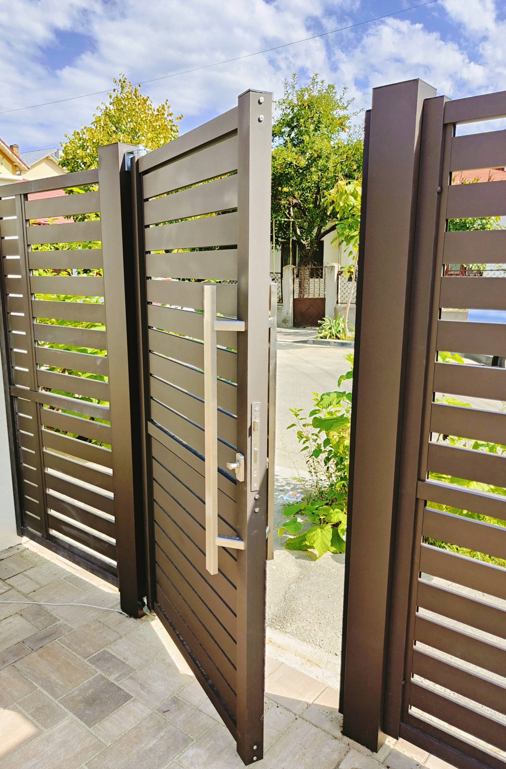 Modele de garduri si porti moderne metalice, din aluminiu